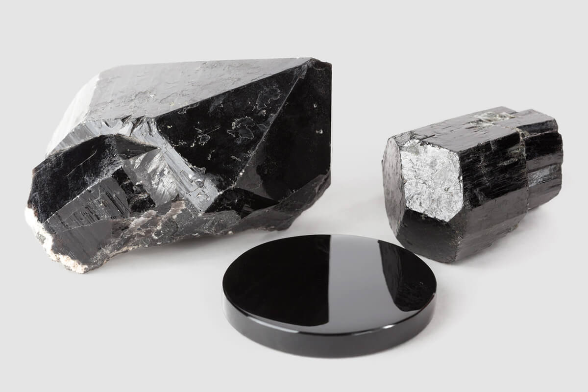 Reflecting on How Mirrors Work - Interesting Facts